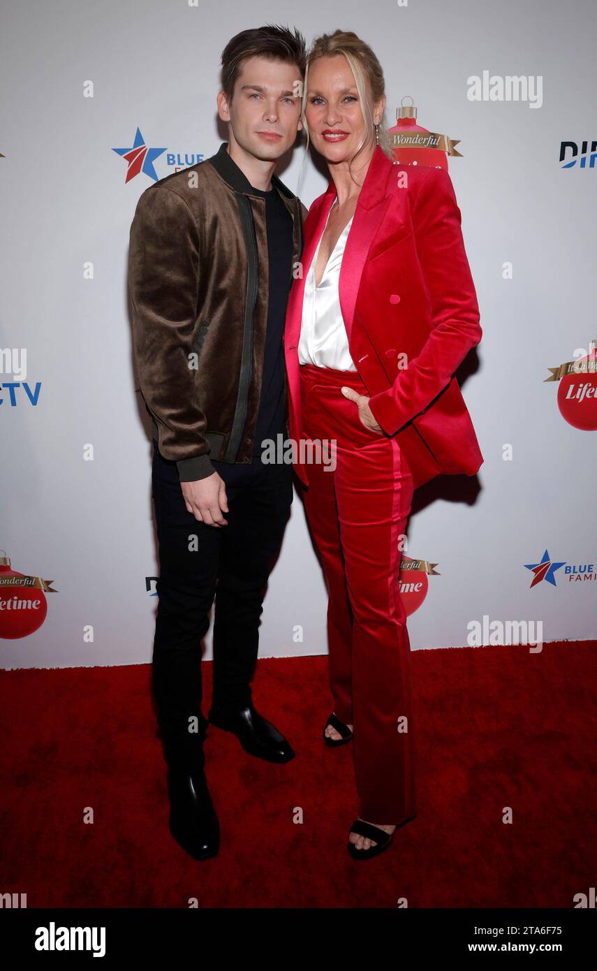 BEVERLY HILLS, CA 0 NOVEMBER 28: Layne Herrin, Nicollette Sheridan at ...