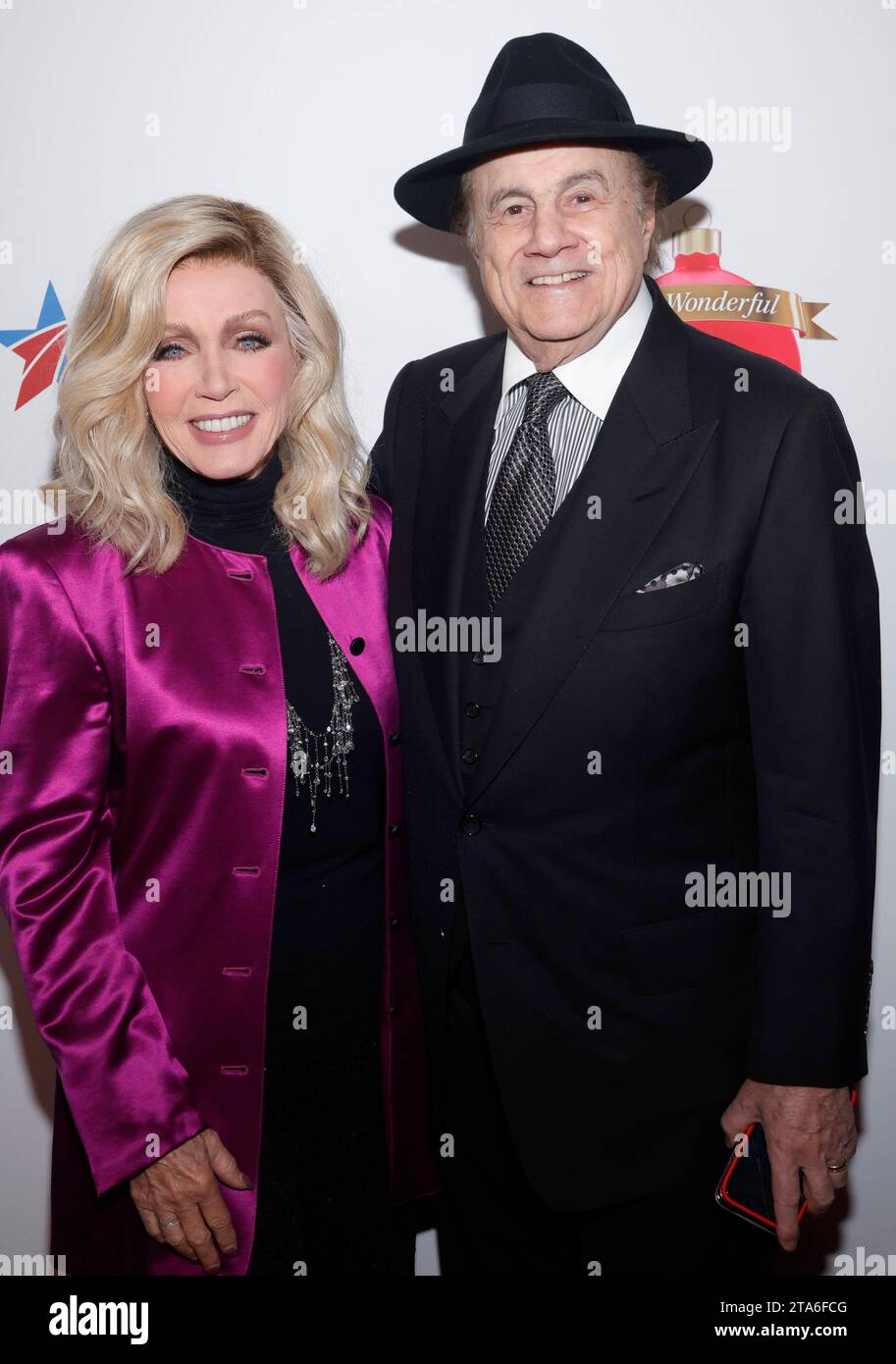 BEVERLY HILLS, CA 0 NOVEMBER 28: Donna Mills, Larry Thompson at Gift Of ...