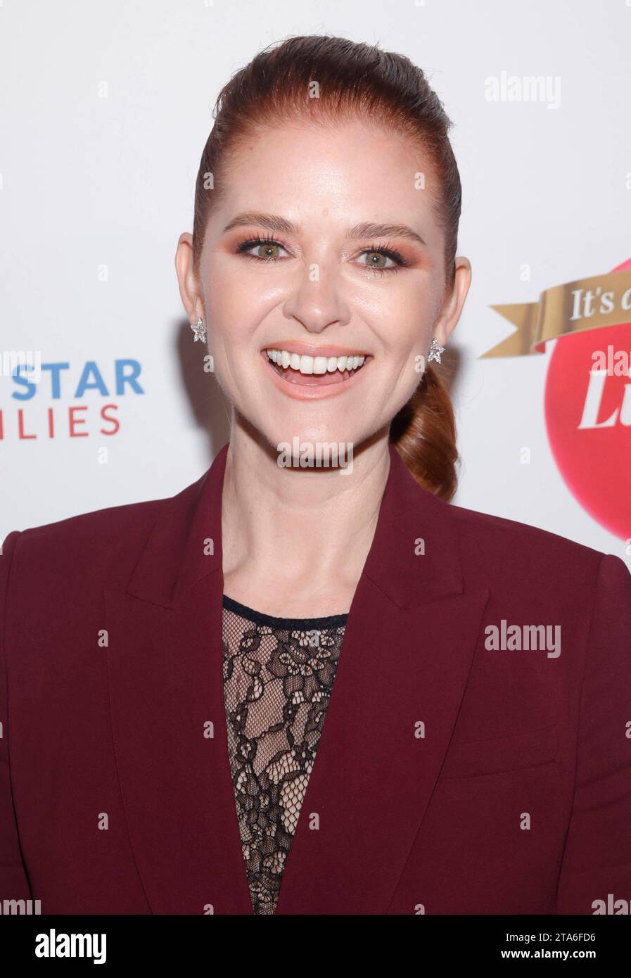 BEVERLY HILLS, CA 0 NOVEMBER 28: Sarah Drew at Gift Of A Lifetime Red ...