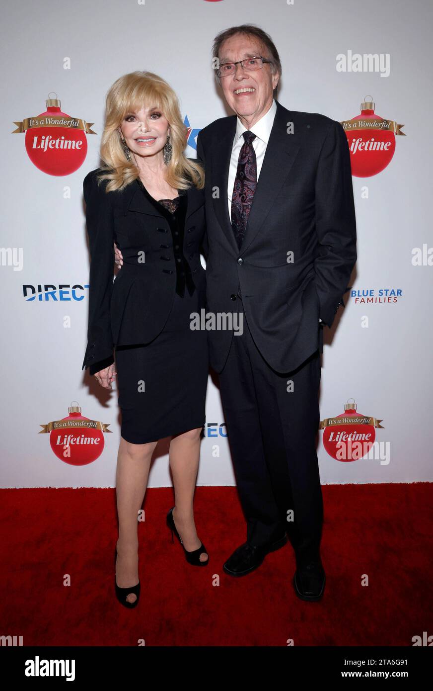 BEVERLY HILLS, CA 0 NOVEMBER 28: Loni Anderson, Bob Flick at Gift Of A ...