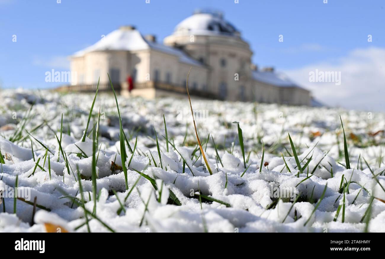 Stuttgart, Germany. 29th Nov, 2023. The first snow of the winter lies ...