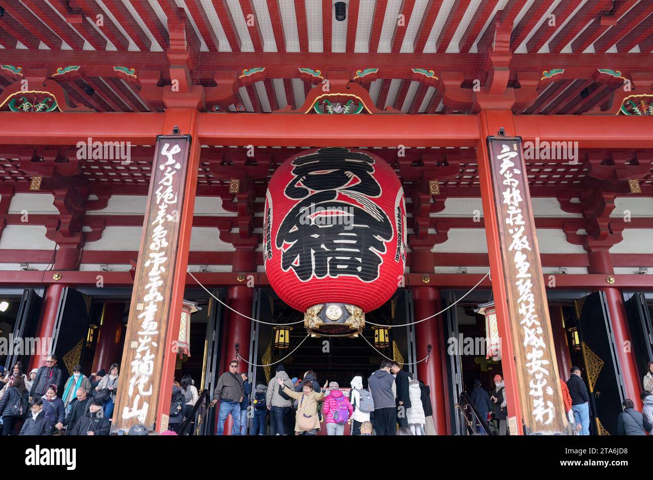 ASAKUSA, TOKYO, JAPAN - NOV 26, 2023 : Kaminarimon of Sensoji in ...