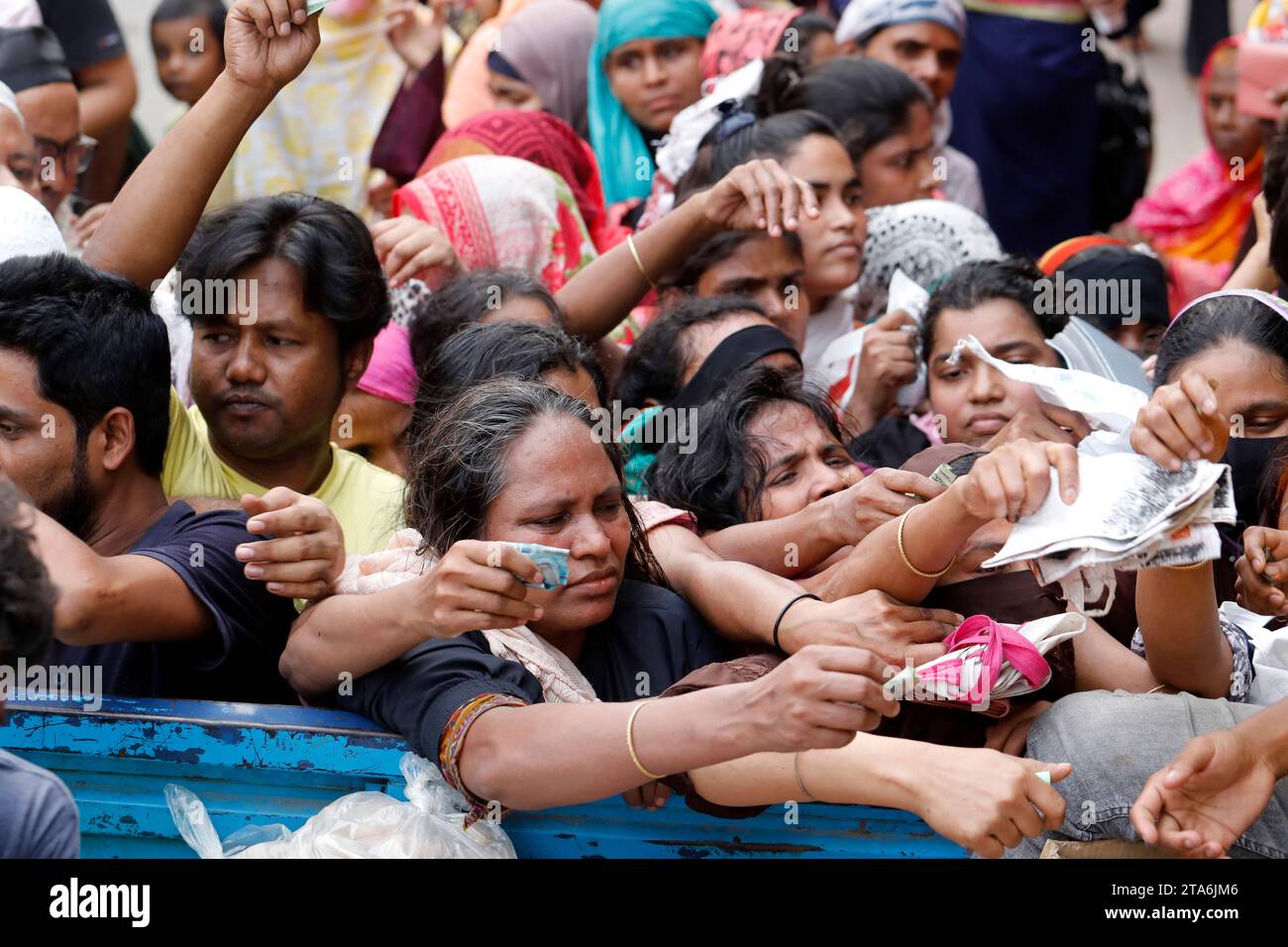 Daily low prices hi-res stock photography and images - Alamy