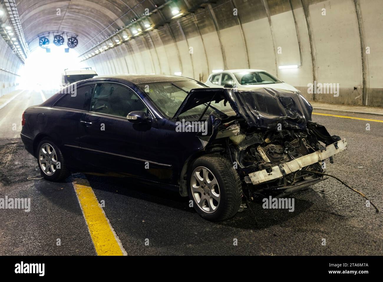 Frontal crash damage hi-res stock photography and images - Alamy