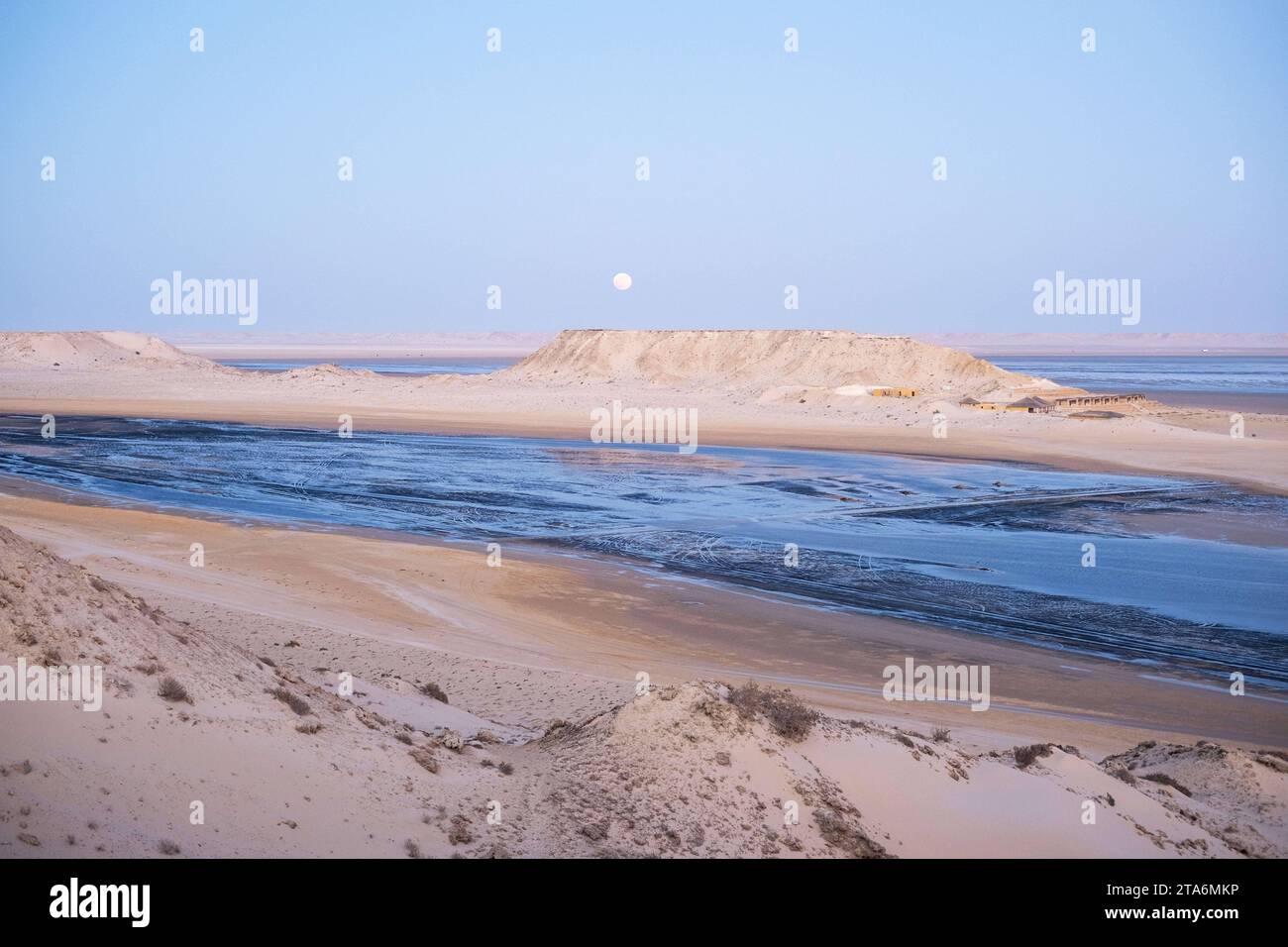 Vollmond über der Bucht von Dakhla - Westsahara, Marokko./Full moon ...