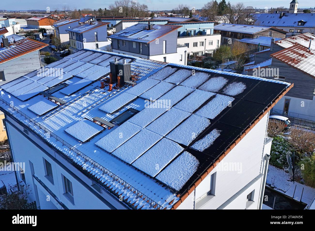 Solaranlage auf dem dach hi-res stock photography and images - Alamy