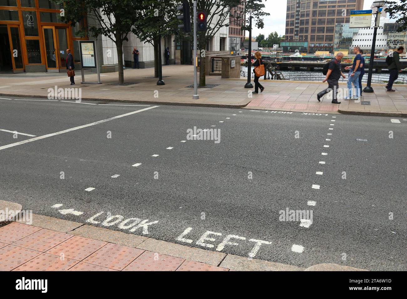 Look left look right uk hi-res stock photography and images - Alamy