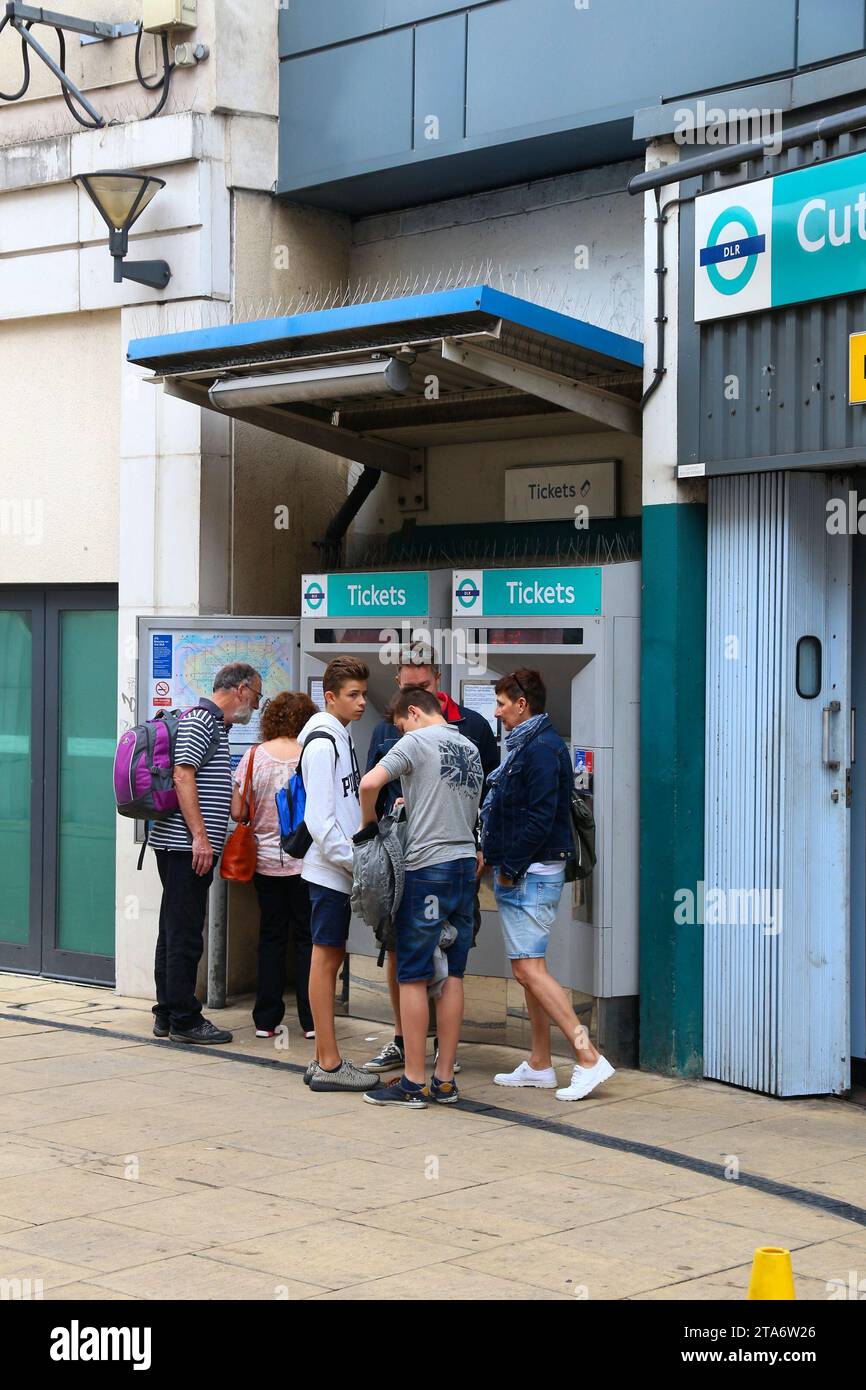 Automatic ticket machine england hi-res stock photography and images ...