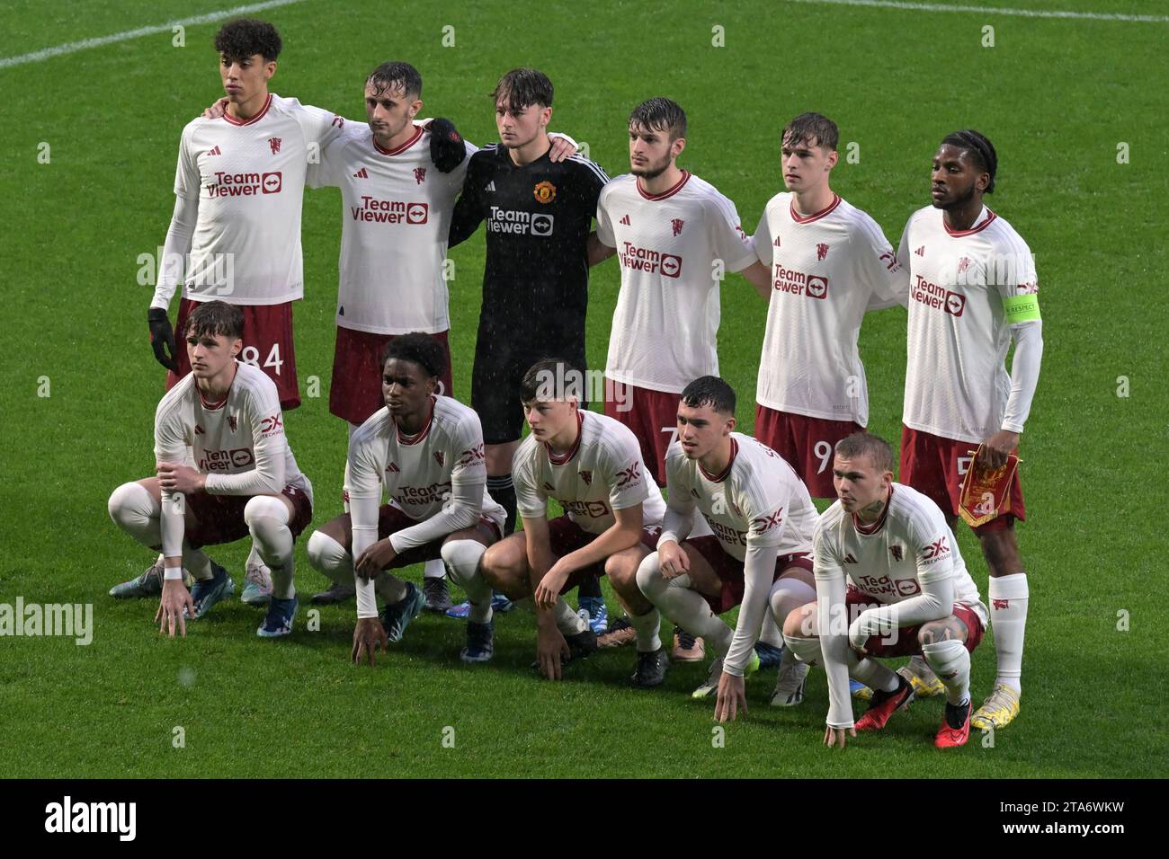 ISTANBUL - (back l-r) Ethan Wheatley of Manchester United FC U19, James ...