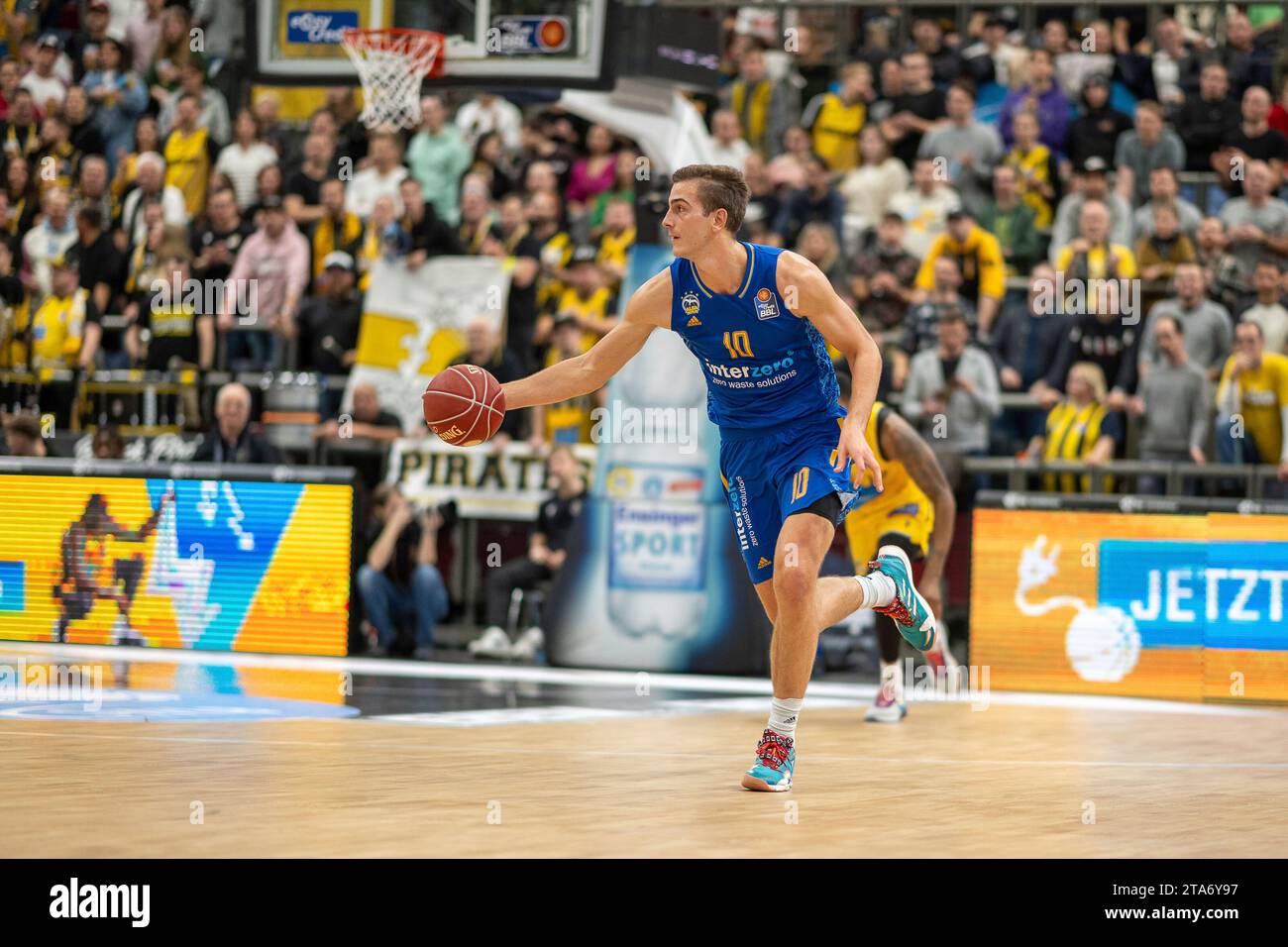 Ludwigsburg, Deutschland. 26th Nov, 2023. Tim Schneider (Alba Berlin ...