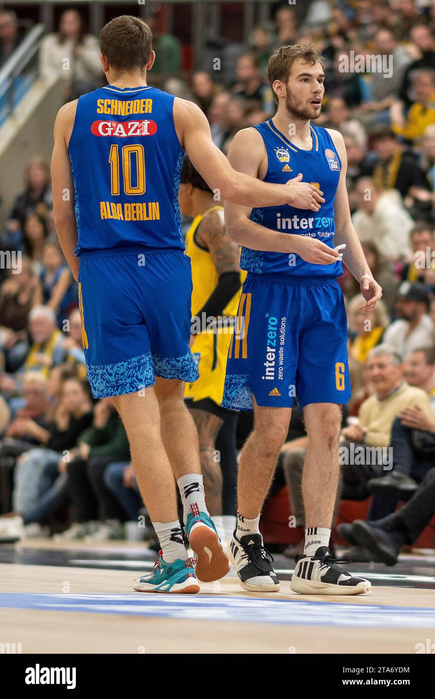 Ludwigsburg, Deutschland. 26th Nov, 2023. Tim Schneider (Alba Berlin ...