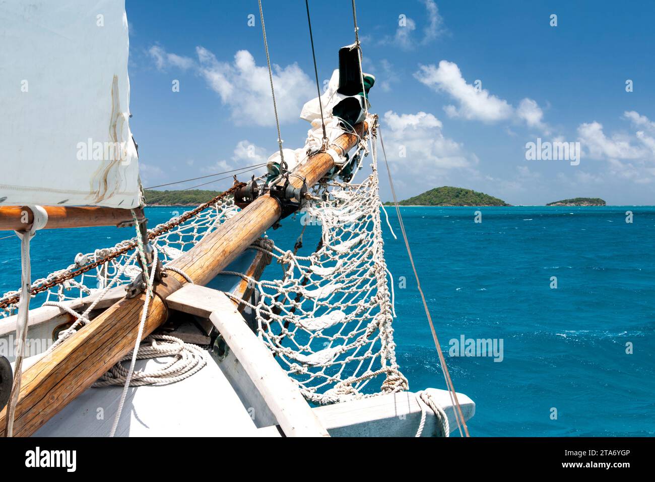 Schooner sailing in tobago cays hi-res stock photography and images - Alamy