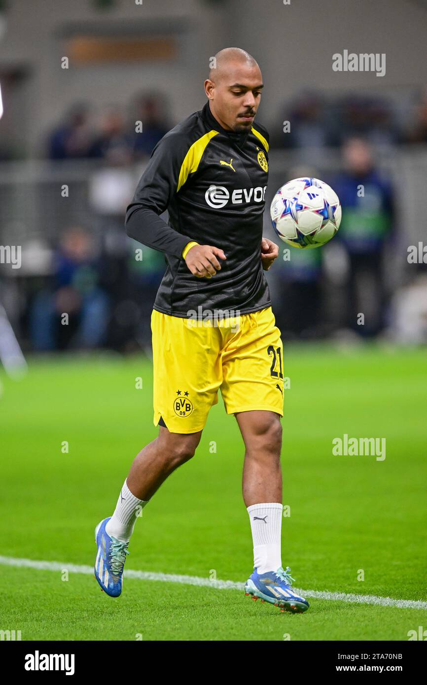 Milano, Italy. 28th Nov, 2023. Donyell Malen (21) of Borussia Dortmund ...