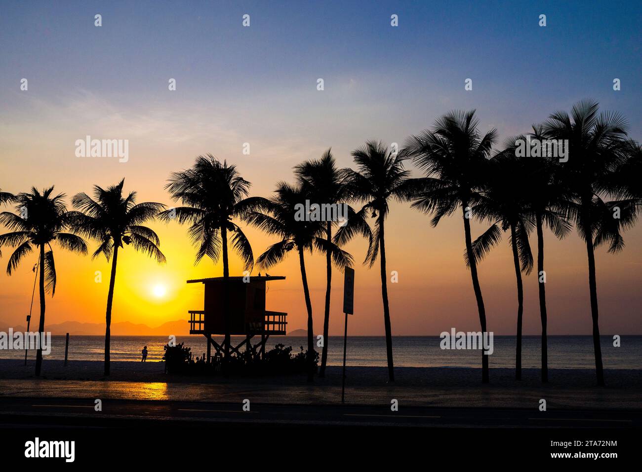 Lifeguard post copacabana beach hi-res stock photography and images - Alamy