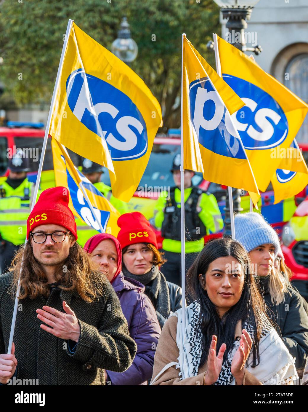 London, UK. 29th Nov, 2023. Palestine protest by members of the PCS ...