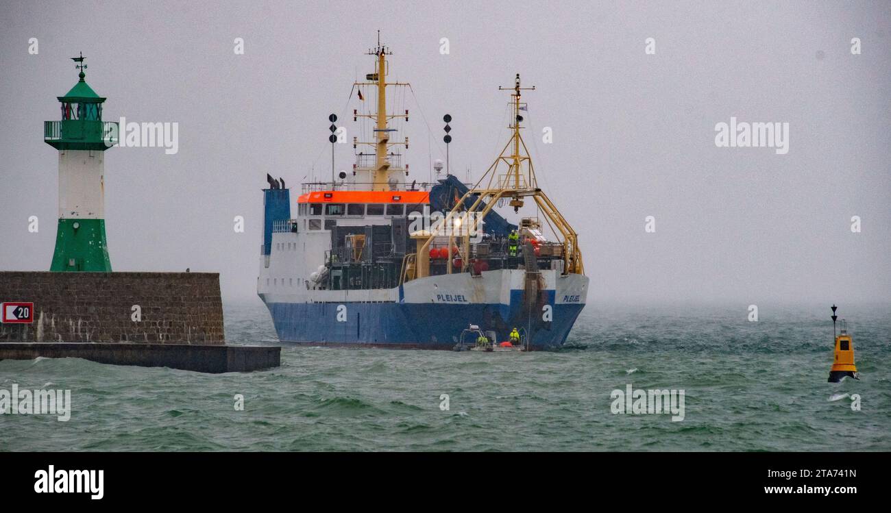 29 November 2023, Mecklenburg-Western Pomerania, Sassnitz: A fiber ...