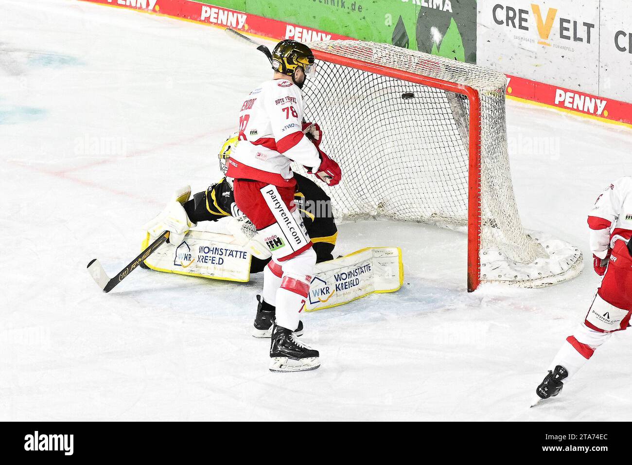 Eishockey - DEL 2: Krefeld Pinguine vs EC Bad Nauheim am 28.11.2023 in ...