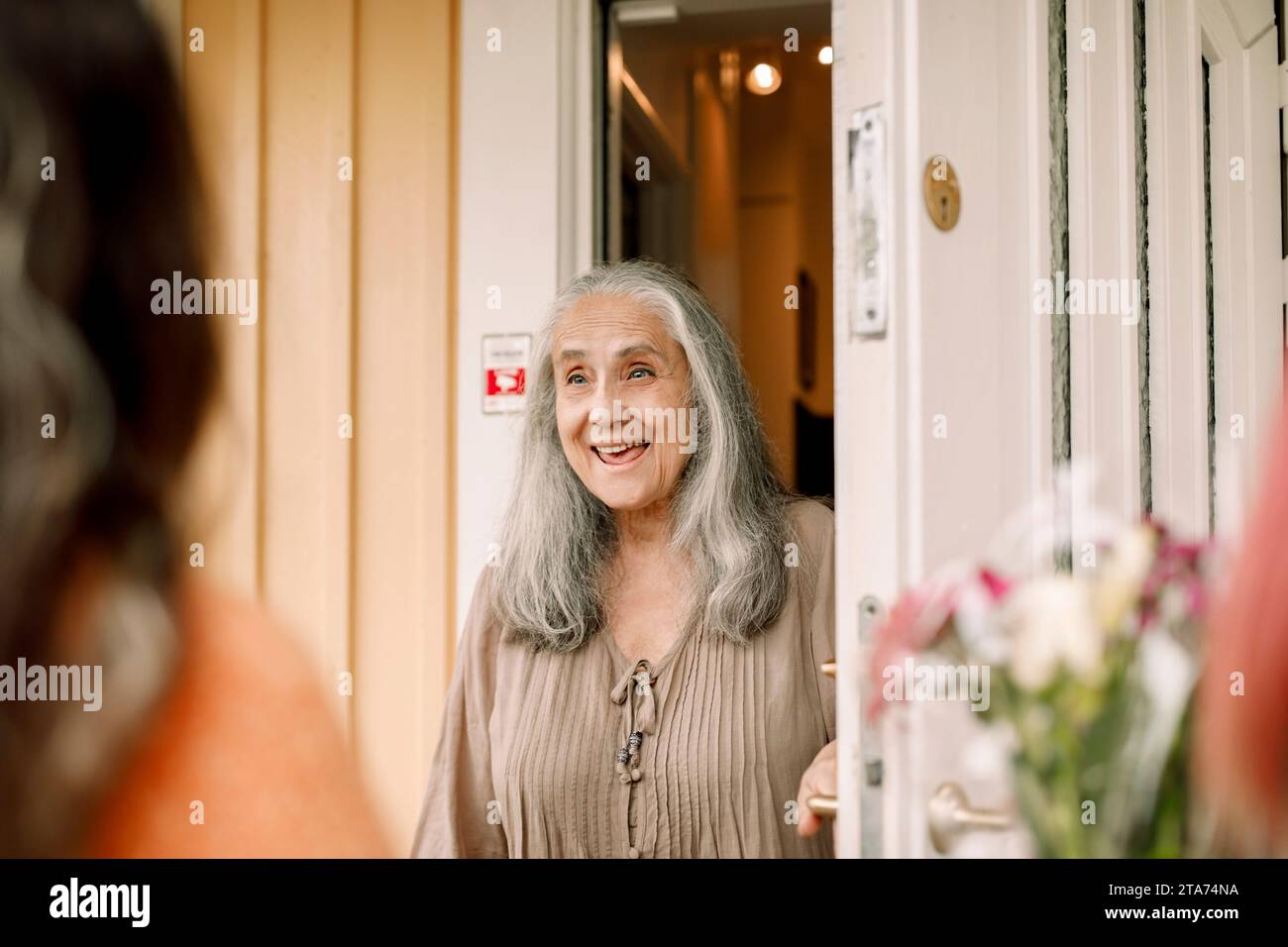 Child house doorway hi-res stock photography and images - Alamy
