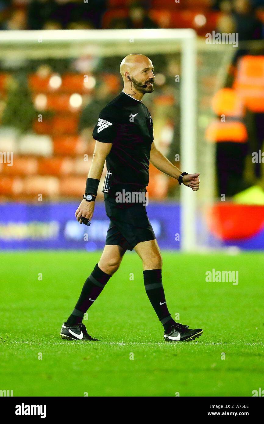 Darren england referee 2023 hi-res stock photography and images - Alamy