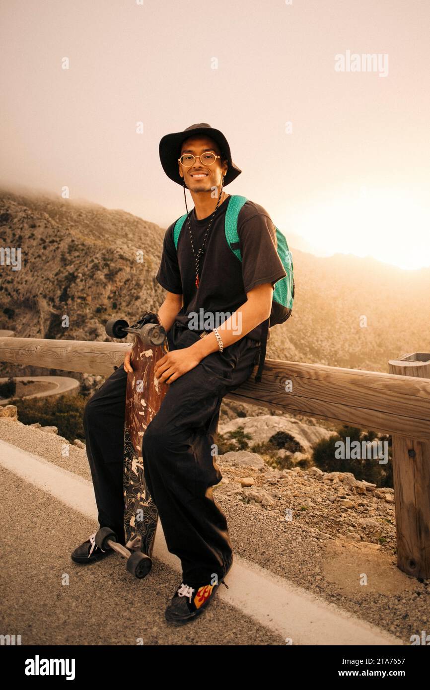 Guardrail hi-res stock photography and images - Alamy