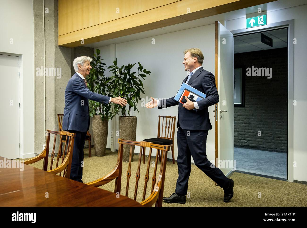 THE HAGUE - List leader Pieter Omtzigt (NSC)) during a conversation ...