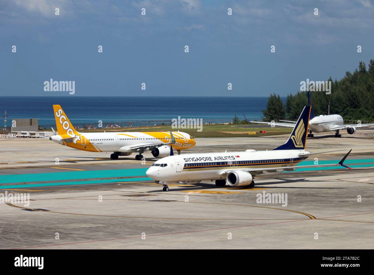 Passenger plane arrival phuket hi-res stock photography and images - Alamy