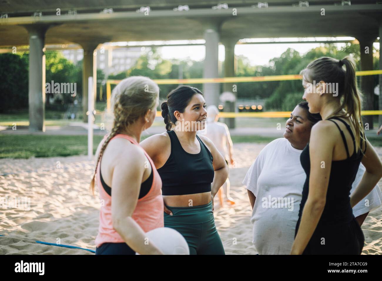 Female volleyball hi-res stock photography and images - Alamy