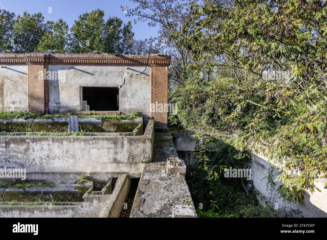 A ruined building with half-destroyed walls full Stock Photo - Alamy