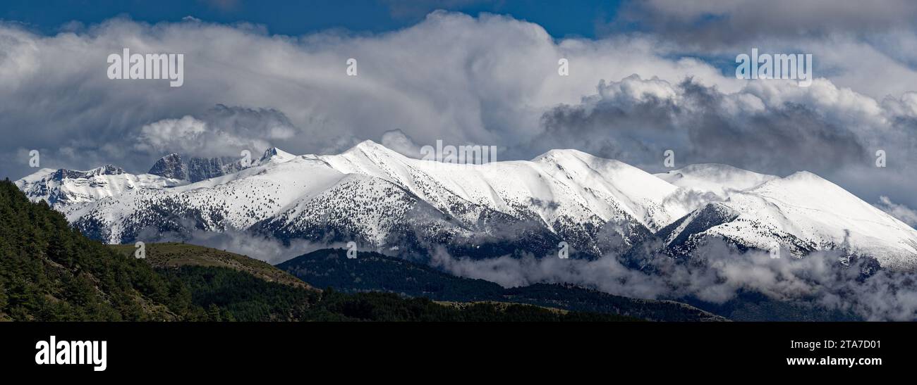 Olympus mytikas highest mountain hi-res stock photography and images ...