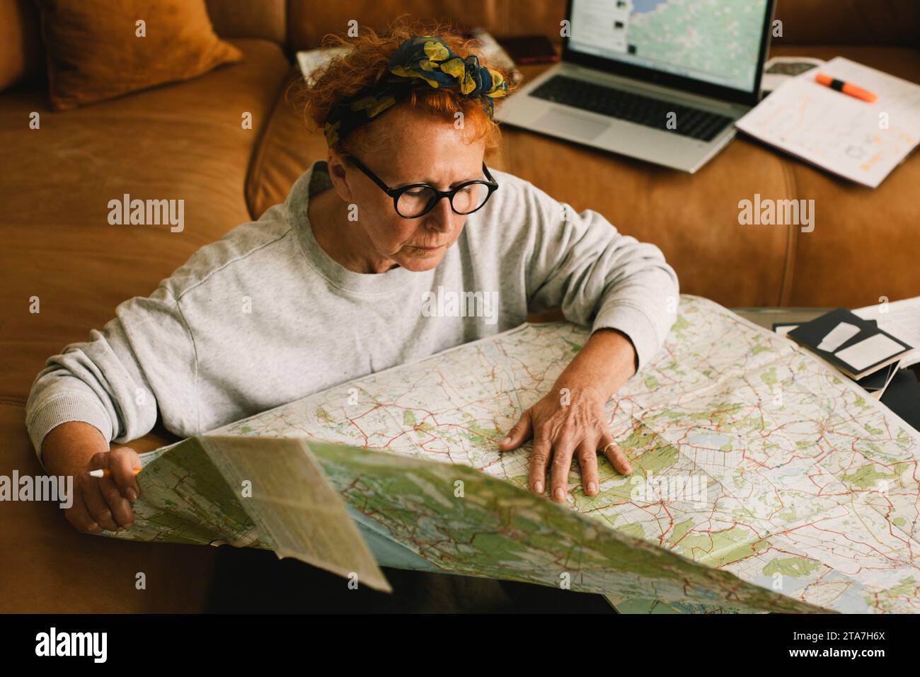 Travel planning senior map hi-res stock photography and images - Alamy