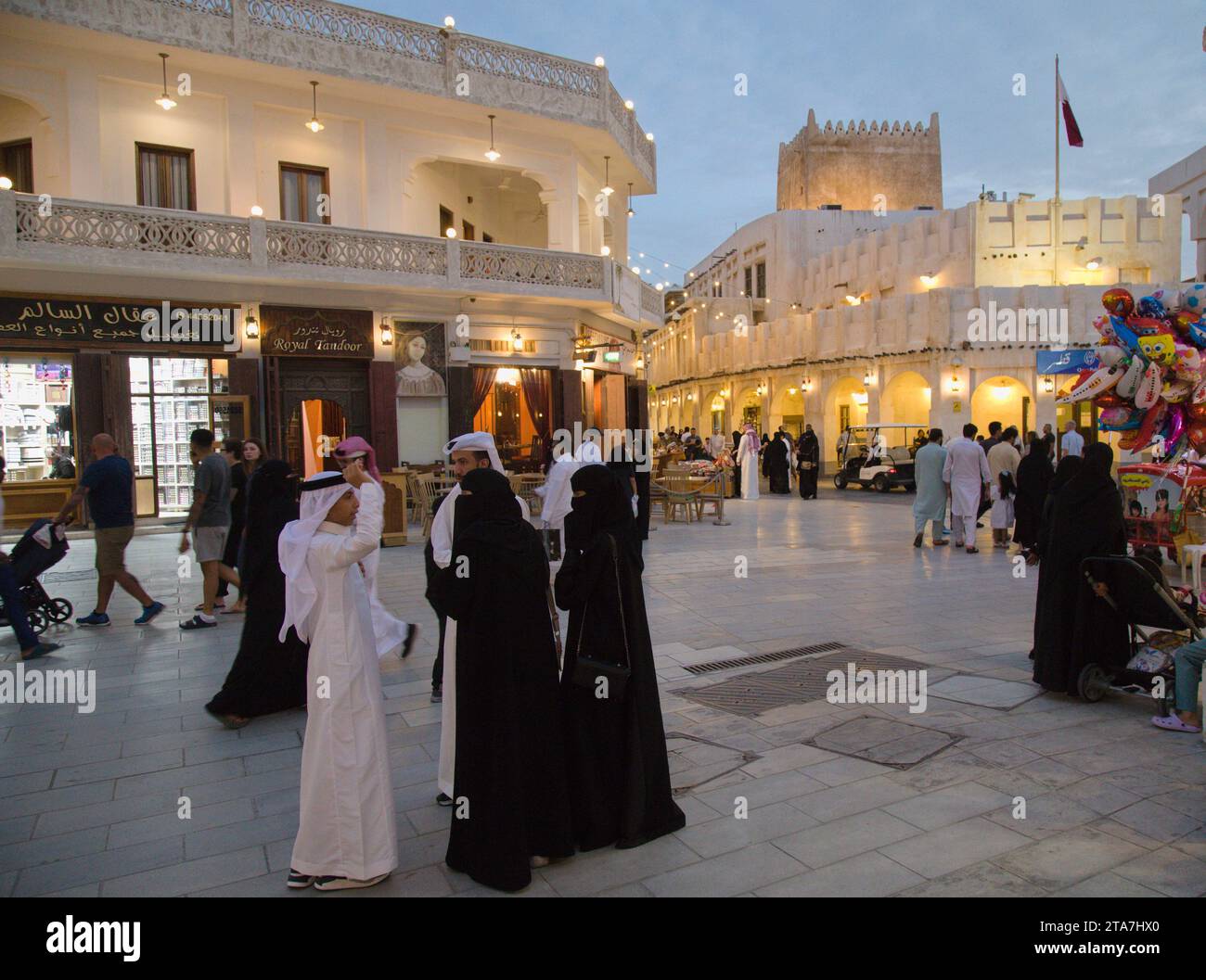 Doha people hi-res stock photography and images - Alamy