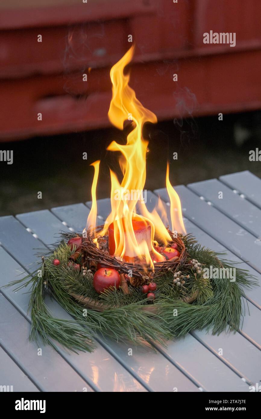 Düsseldorf 29.11.2022 Brandschutz Weihnachten Adventskranz Feuergefahr ...