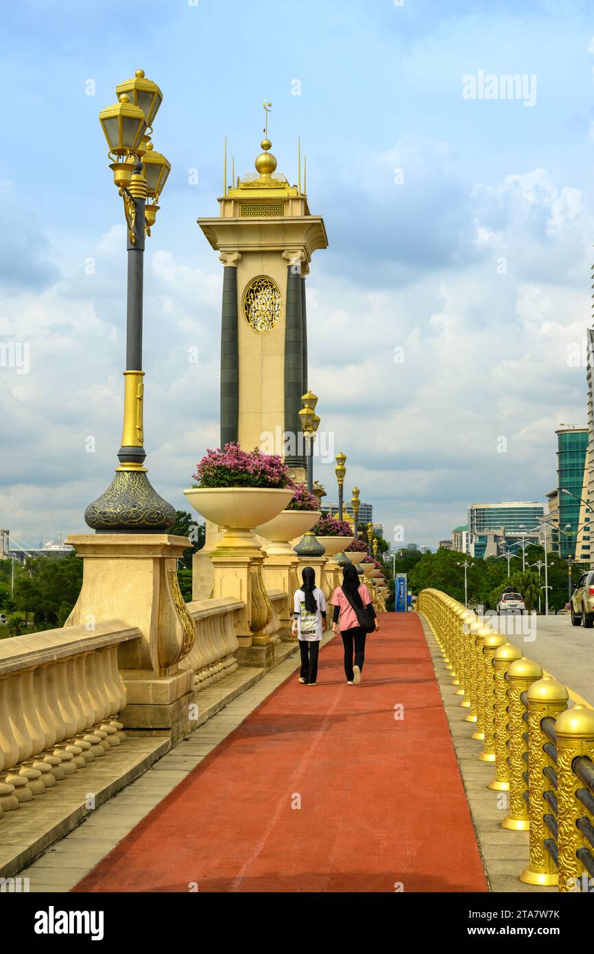 The Seri Gemilang Bridge, Putrajaya, Malaysia Stock Photo - Alamy