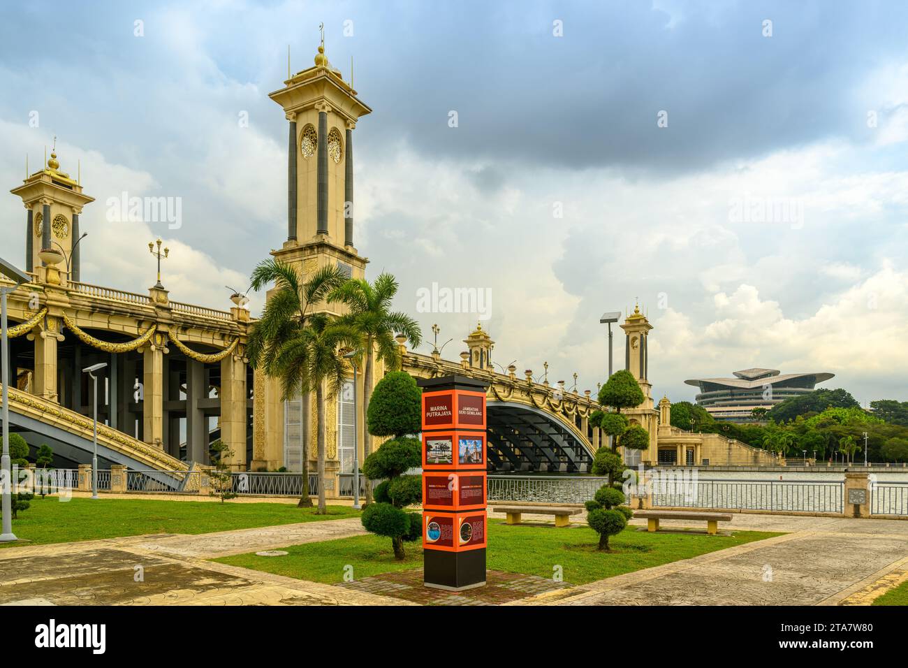 The Seri Gemilang Bridge, Putrajaya, Malaysia Stock Photo - Alamy