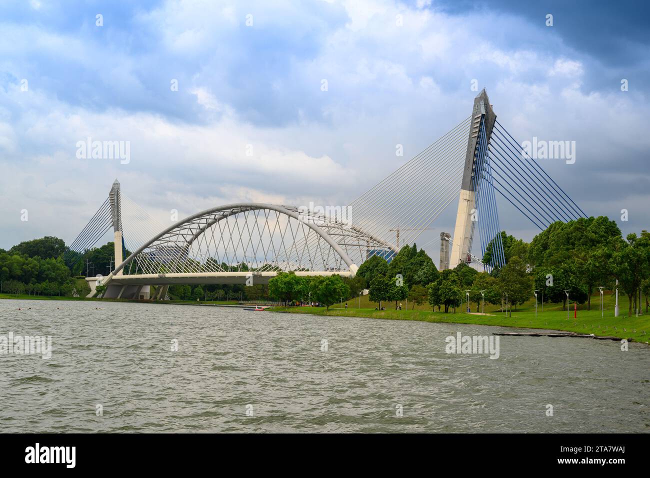 The Seri Saujana Bridge, Putrajaya Lake, Putrajaya, Malaysia Stock ...