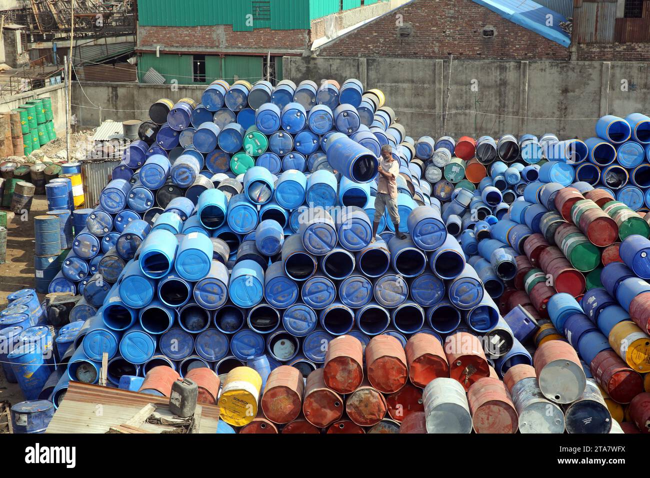 Dhaka, Wari, Bangladesh. 27th Nov, 2023. A top view of stack empty oil ...