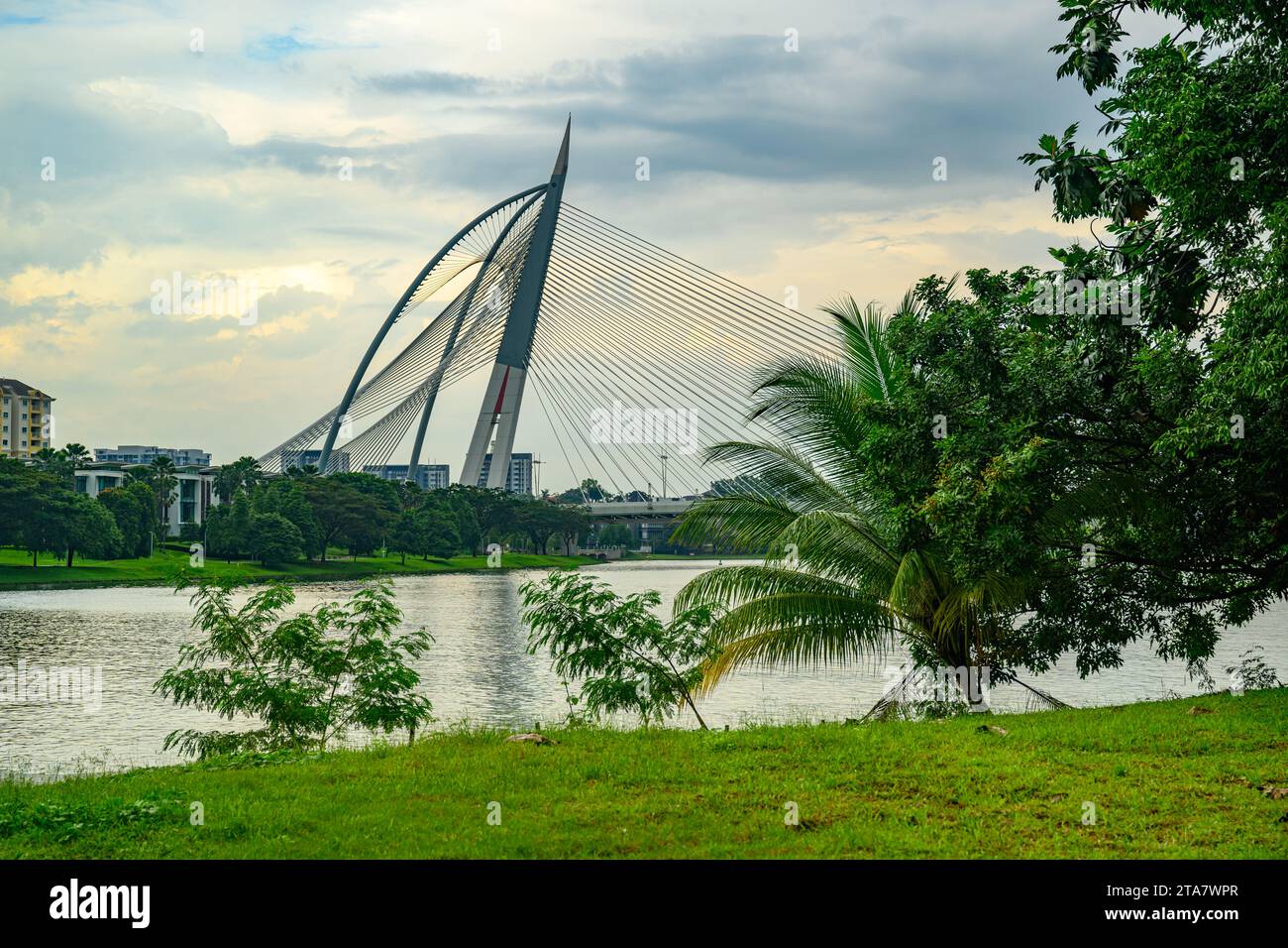 The Seri Wawasan Bridge over Putrajaya Lake, Putrajaya, Malaysia Stock ...