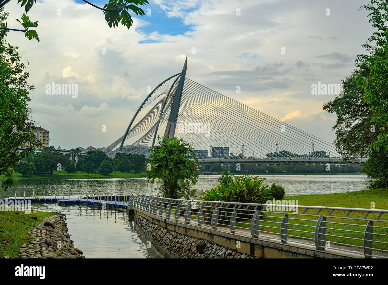 The Seri Wawasan Bridge over Putrajaya Lake, Putrajaya, Malaysia Stock ...