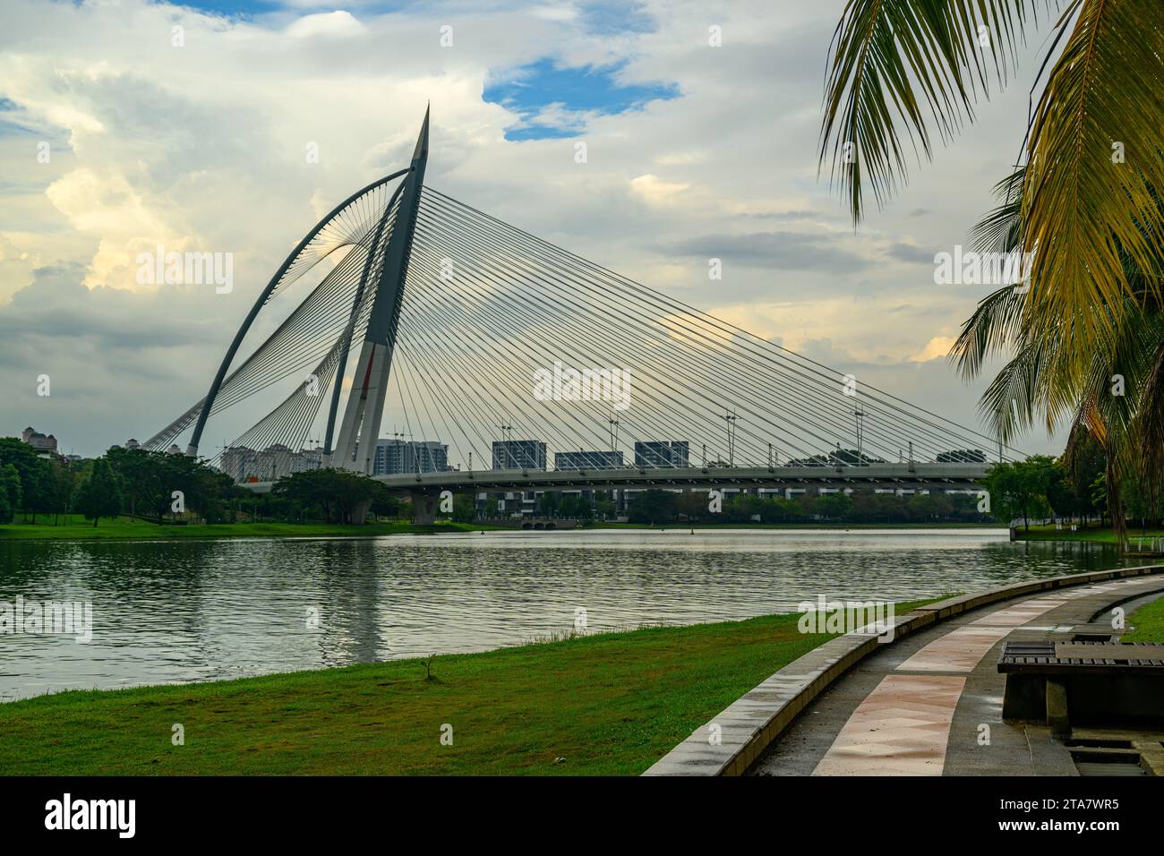 The Seri Wawasan Bridge over Putrajaya Lake, Putrajaya, Malaysia Stock ...