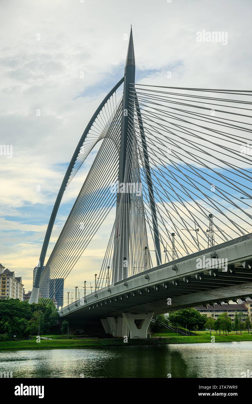 The Seri Wawasan Bridge over Putrajaya Lake, Putrajaya, Malaysia Stock ...