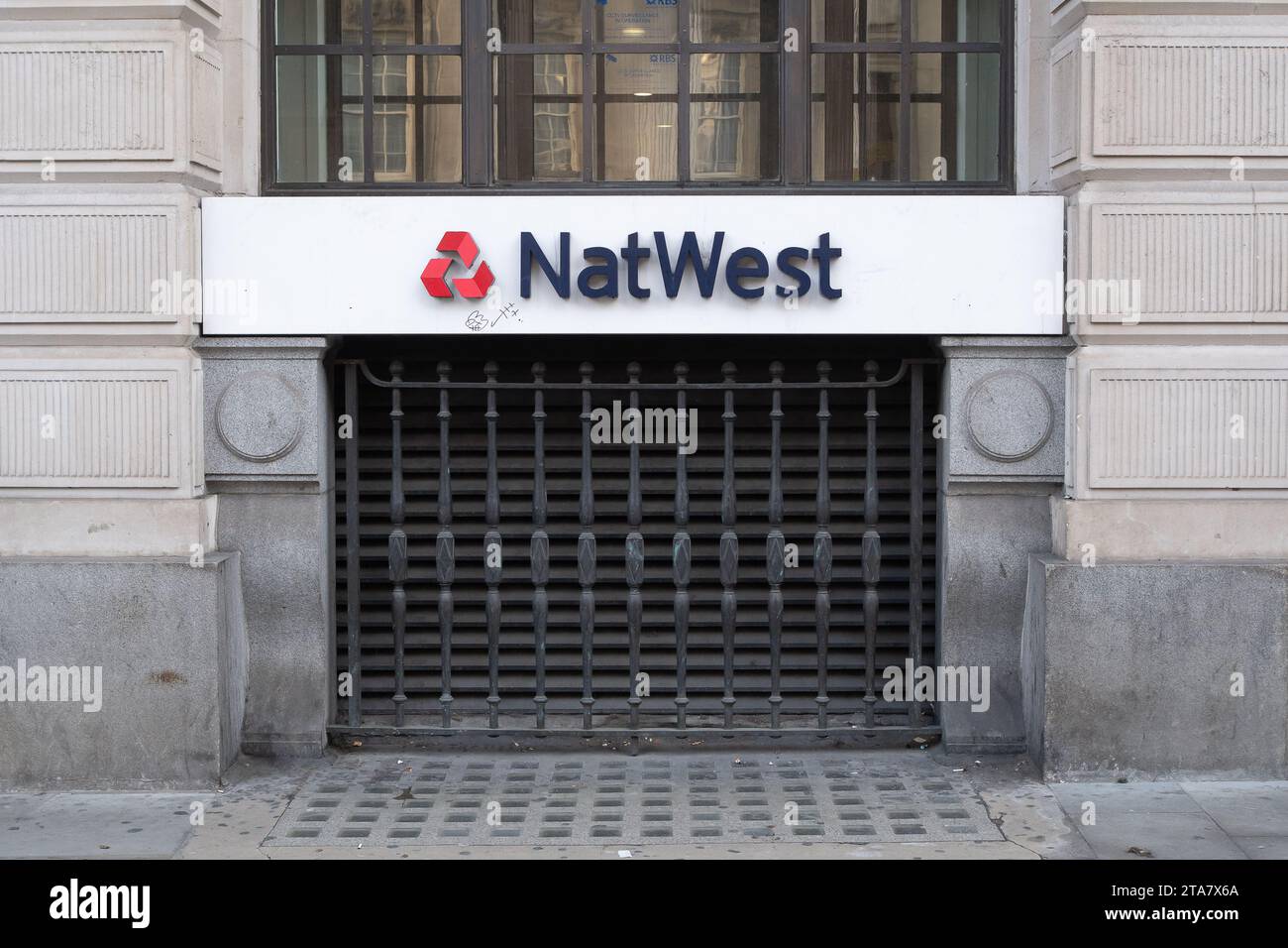London, UK. 28th November, 2023. A NatWest bank branch in Threadneedle ...