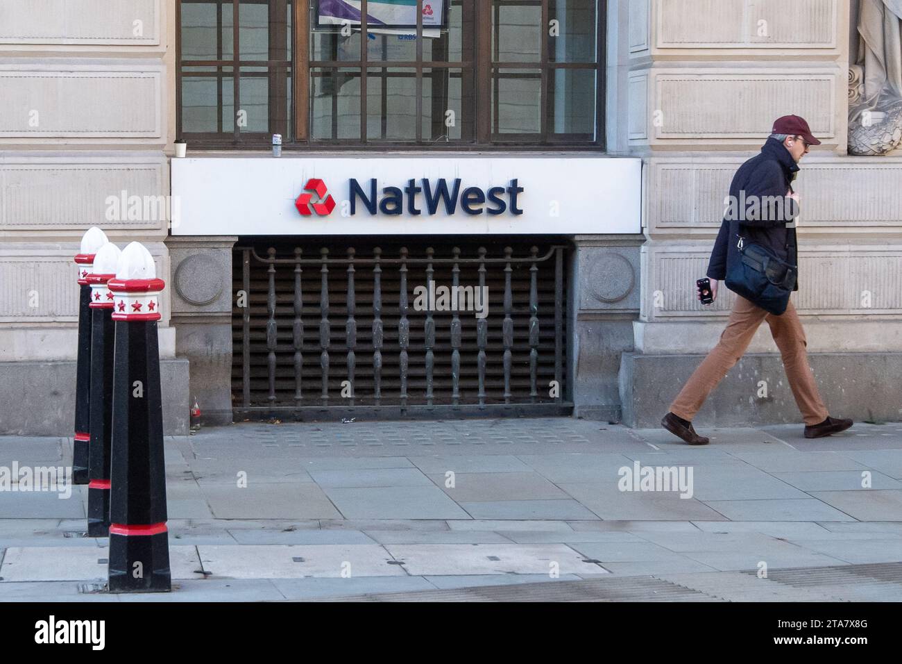 London, UK. 28th November, 2023. A NatWest bank branch in Threadneedle ...