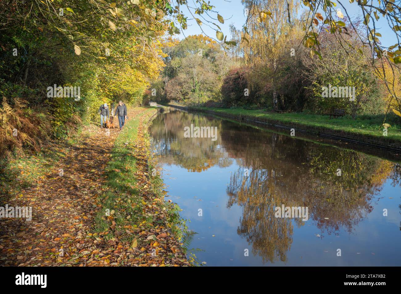 Waterwaycouple hi-res stock photography and images - Alamy