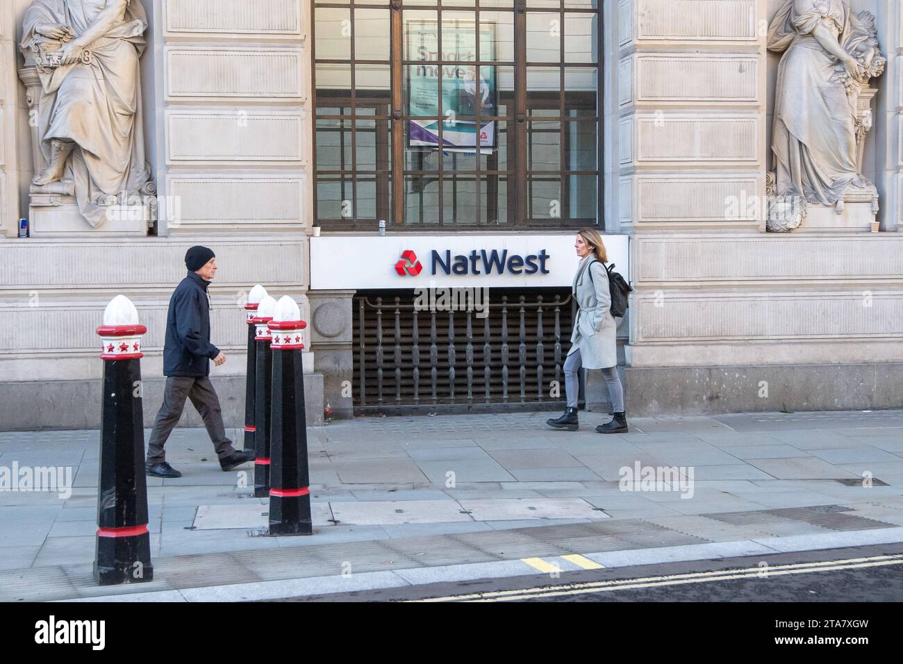 Bank of england threadneedle logo hi-res stock photography and images ...