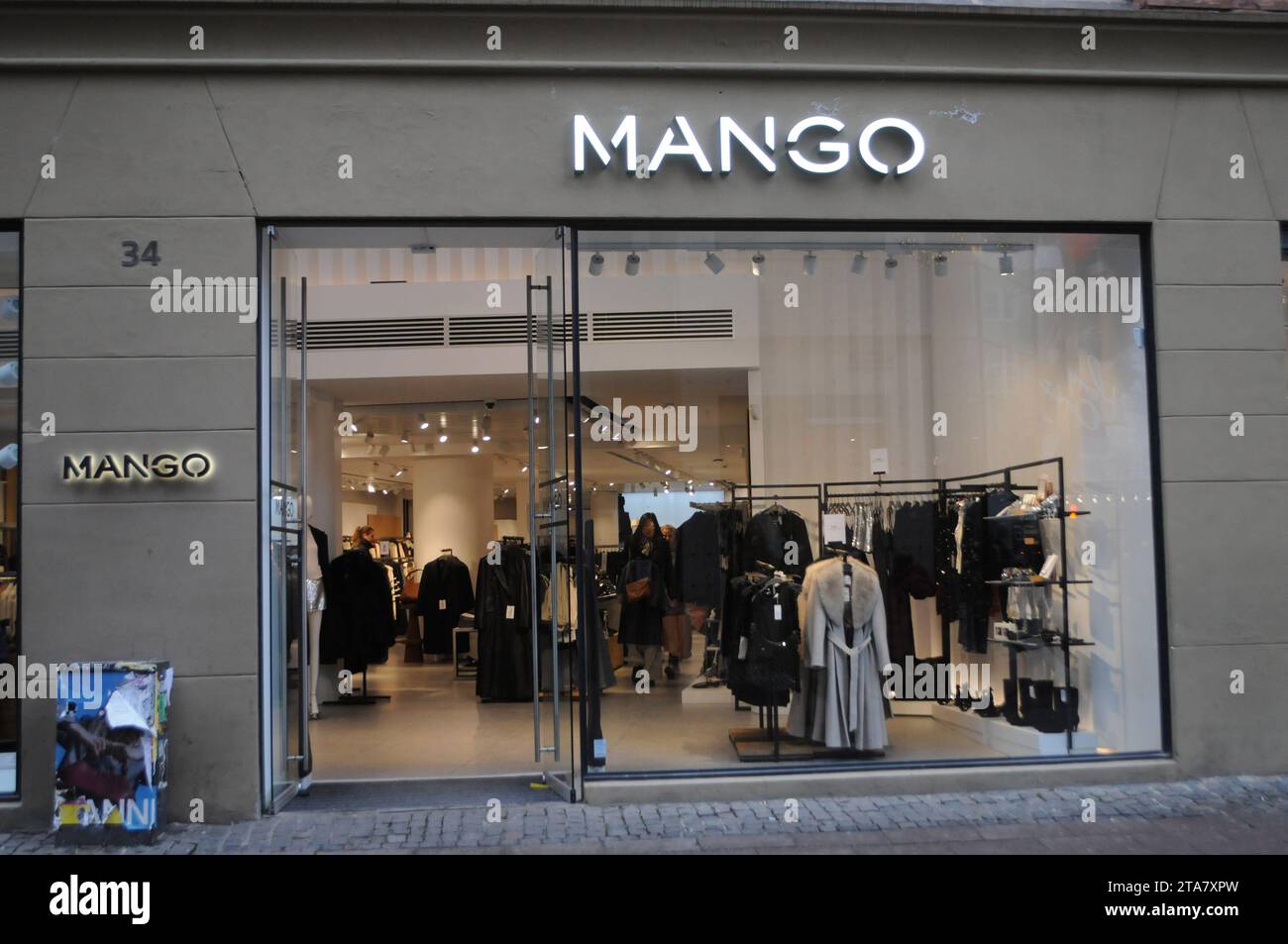 Fashion and esing hi-res stock photography and images - Alamy