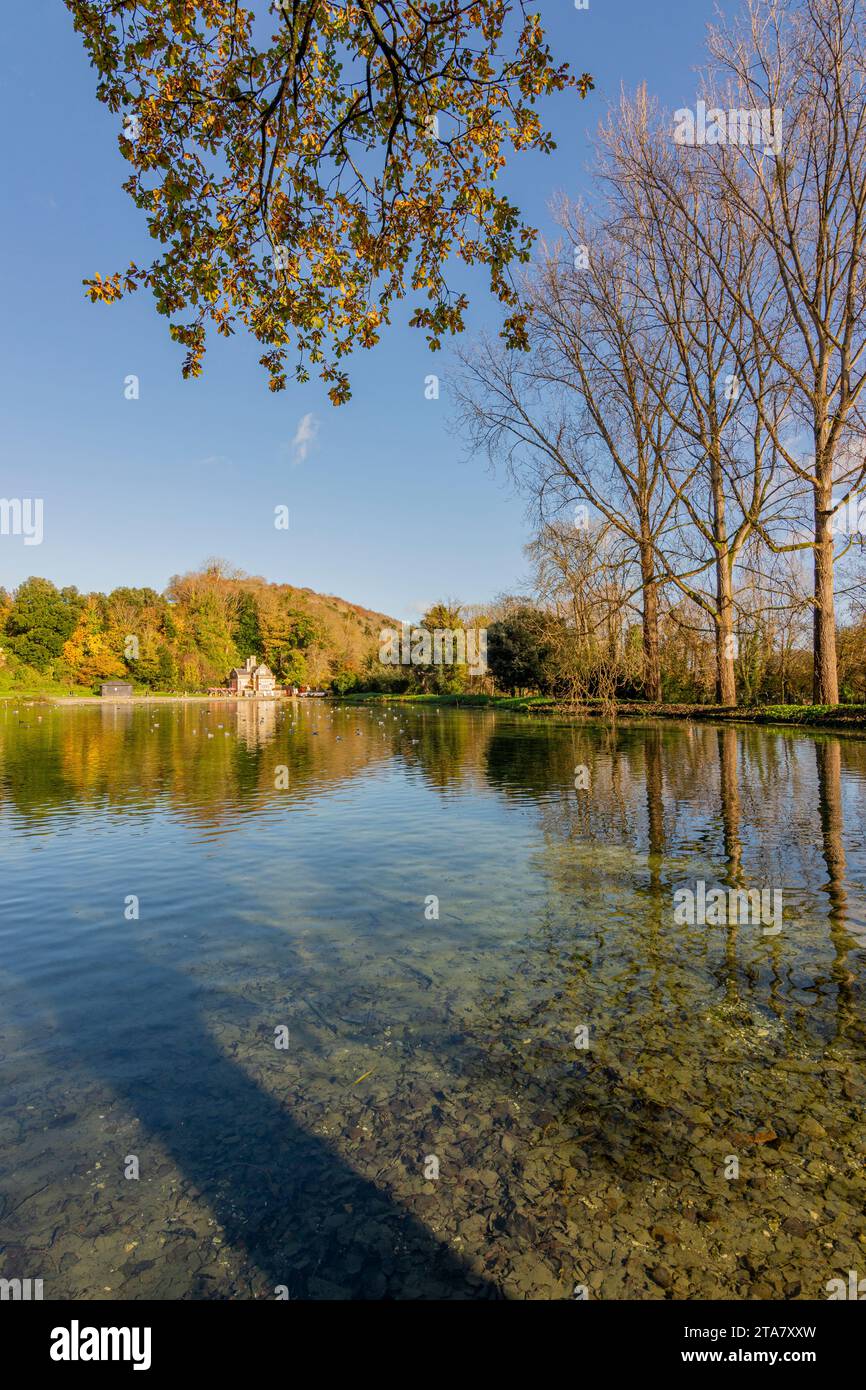Boating lake tea room hi-res stock photography and images - Alamy