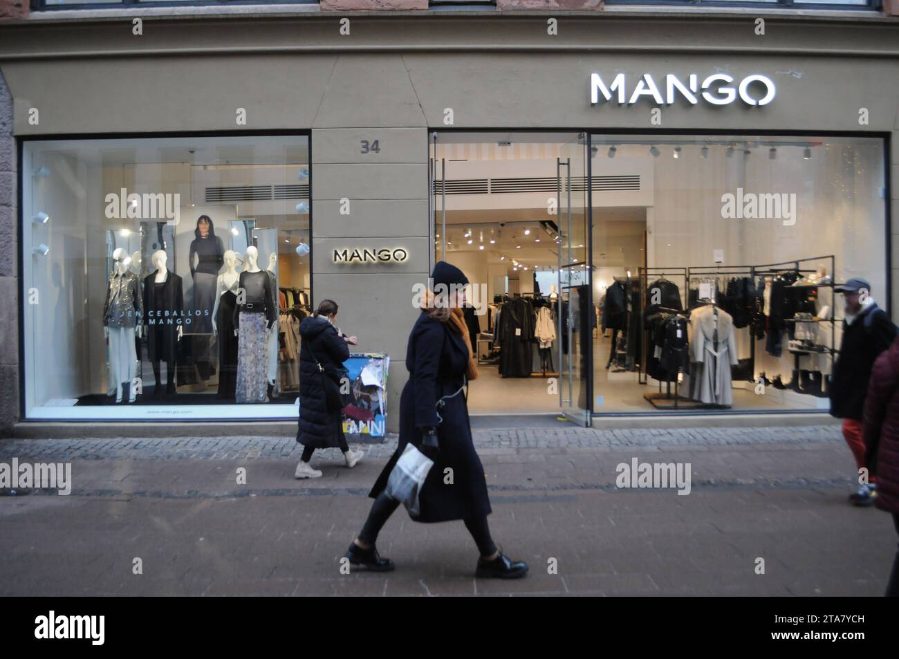 Fashion and esing hi-res stock photography and images - Alamy