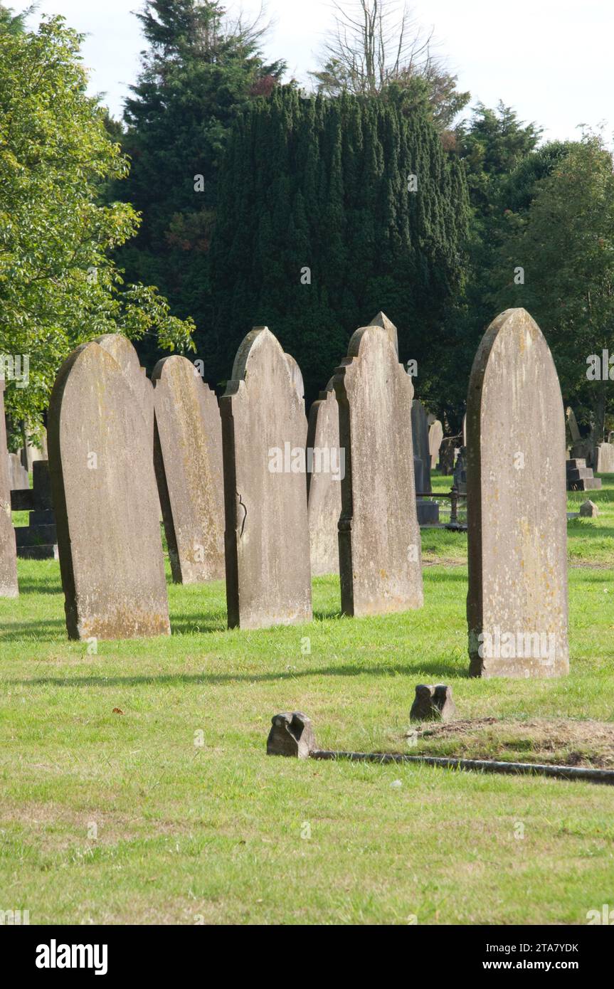 Kent churchyard hi-res stock photography and images - Alamy