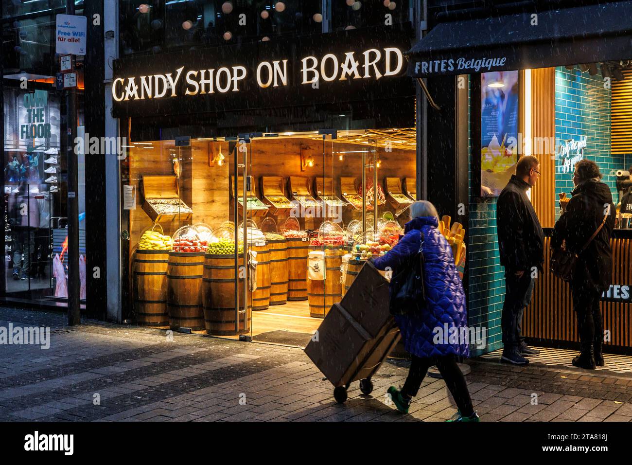 Candy shop storefront hi-res stock photography and images - Alamy