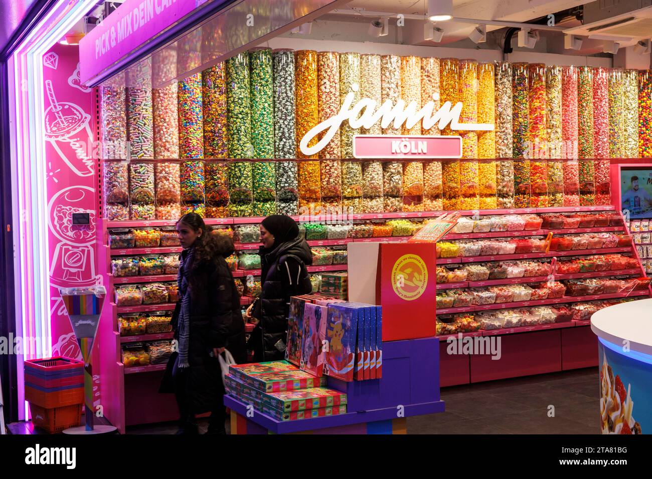 Confectionery store hi-res stock photography and images - Alamy